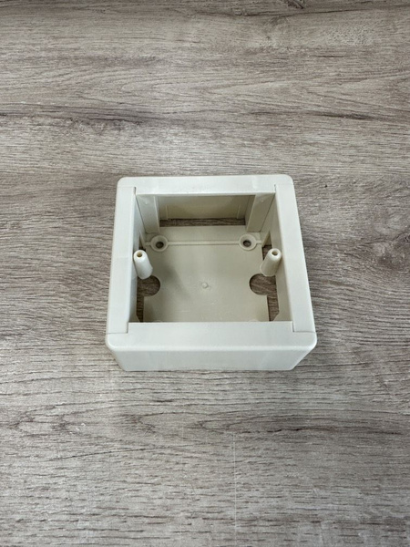 Коробка для накладного монтажа терморегуляторов: RTC70.26 E91.716 E51.716 слоновая кость купить ...