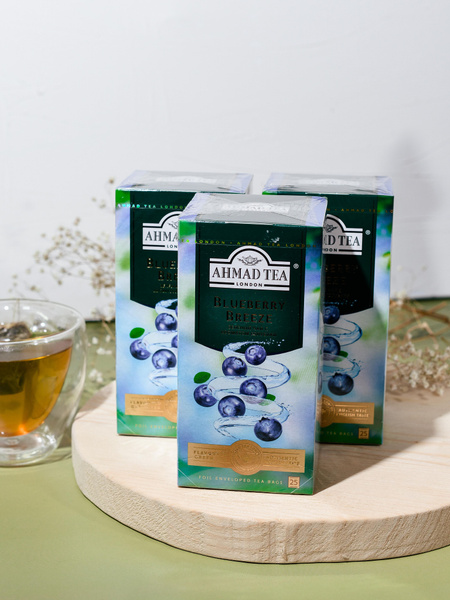 Чай зелёный Ahmad Tea Blueberry breeze 3 шт. по 25 пак.(08/26)упак №4 ...