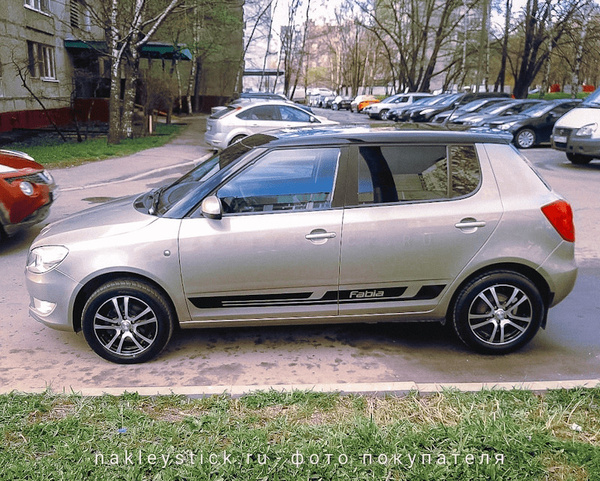Наклейки полосы на борт Skoda Fabia (Шкода Фабия) комплект виниловых ...