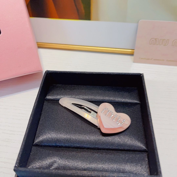 Заколка для волос Miu Miu купить с доставкой по выгодным ценам в интернет магазине Ozon