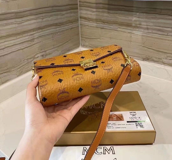 MCM Сумка на плечо - купить с доставкой по выгодным ценам в интернет ...