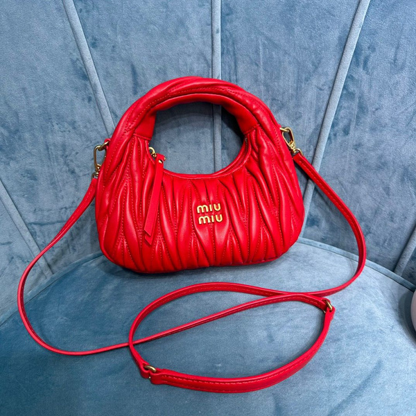 Сумка на плечо планшет Miu Miu Сумка кондуктора планшет Miu Miu купить с доставкой по выгодным