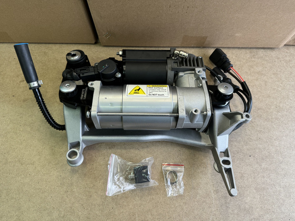 Компрессор пневмоподвески 7L0698007D Porsche Cayenne (9PA) Audi Q7 (4L ...