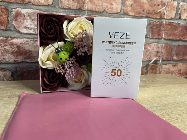 VEZE Солнцезащитный крем Whitening Sunscreen SPF50 отбеливающий ...