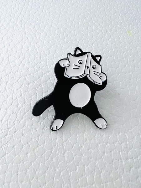 Значок черный кот. Брошка кошка. Модный пин. Украшение на пиджак ...