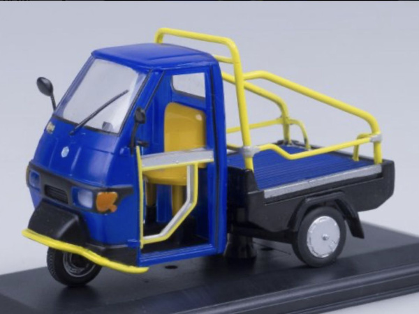 Модель коллекционная мотороллера/Piaggio Ape Web, 2001 / масштаб 1:32 ...