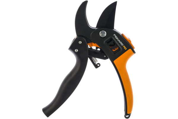 Секатор Fiskars 15_серый металлик_черный матовый - купить по выгодным ...