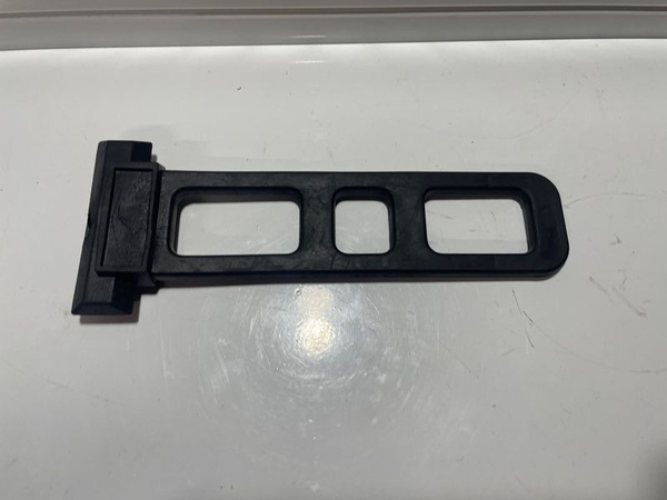 Стяжка резинка крепления крыла заднего Скания 4 5 серии 114 124 144 164 ...