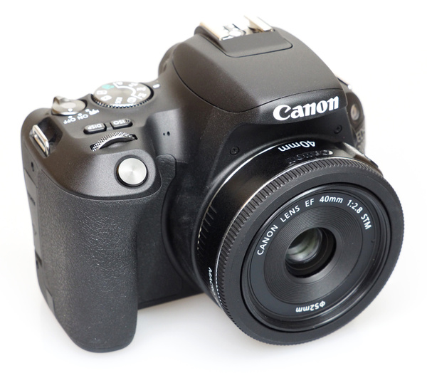 Зеркальный фотоаппарат Canon 200D - купить по низкой цене в интернет ...