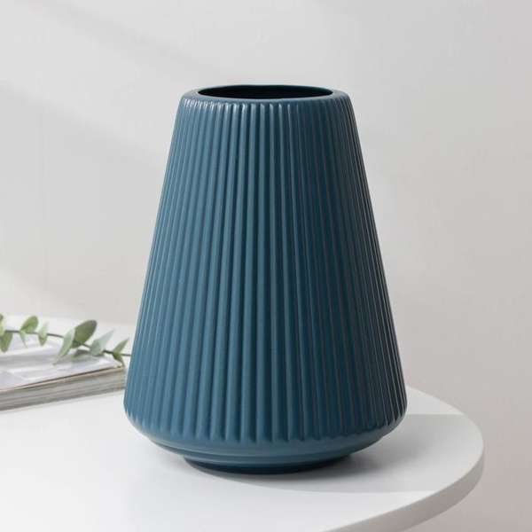 Ваза пластиковая для цветов, 1,5 л купить c доставкой на OZON по низкой ...