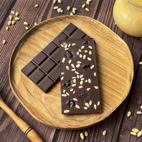 Шоколад горький на меду с кедровым орехом и клюквой, 100 грамм, 2штуки ...