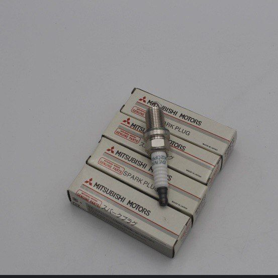 Комплект свечей зажигания Mitsubishi MR984943(4шт) - купить по выгодным ...