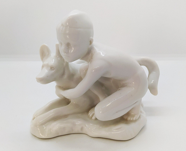 Статуэтка винтажная Юный пограничник с собакой без росписи, скульптор Г.С. Столбова, фарфор ...