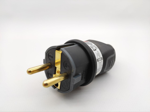 Вилка Legrand 050196 с заземлением IP44 16А в резиновом корпусе черная ...