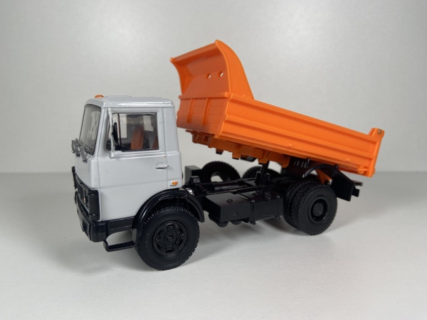 Коллекционная масштабная модель автомобиля МАЗ-5551 / Масштаб 1:43 - купить с доставкой по ...