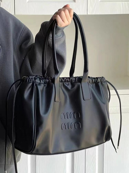 Miu Miu Сумка на плечо тоут купить с доставкой по выгодным ценам в интернет магазине Ozon