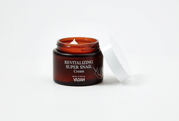 Восстанавливающий крем для лица с муцином улитки YADAH "REVITALIZING ...