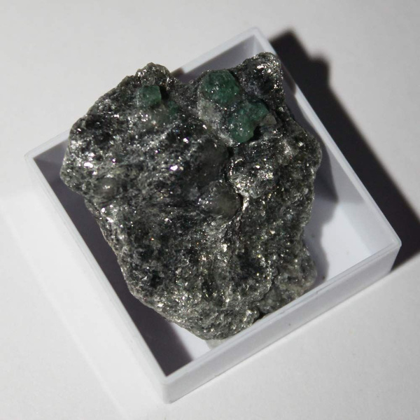 Кристалл зеленый Берилл, коллекционный образец "True Stones" - купить с ...