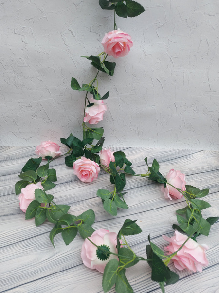 Купить Лиана декоративная с розами для украшения помещения длинна 220 см пудра по выгодной