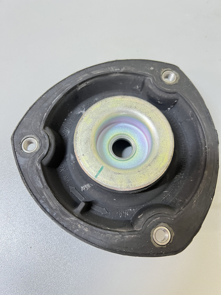 Опора переднего амортизатора оригинал VAG 5Q0412331C - купить по ...