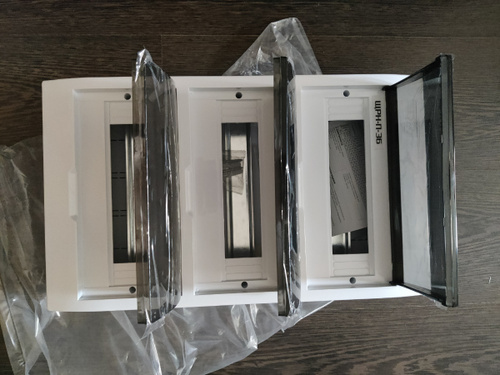 Щит распределительный навесной ЭРА ЩРН-П-04 SIMPLE пластиковый на 4 модуля / Щиток квартирный с ...